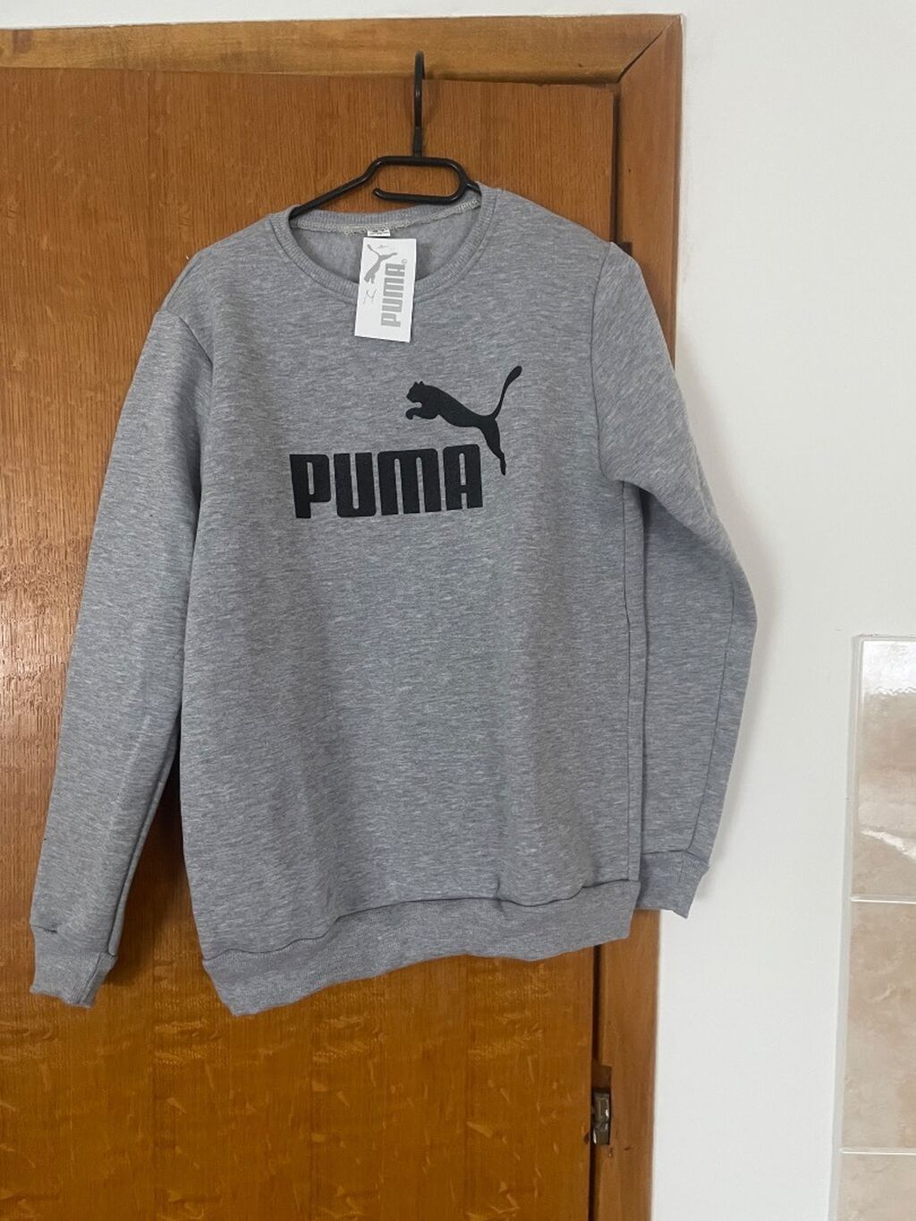    PUMA TERMO TRENERKA – SIVA    Udobna, topla i kvalitetna – idealna za