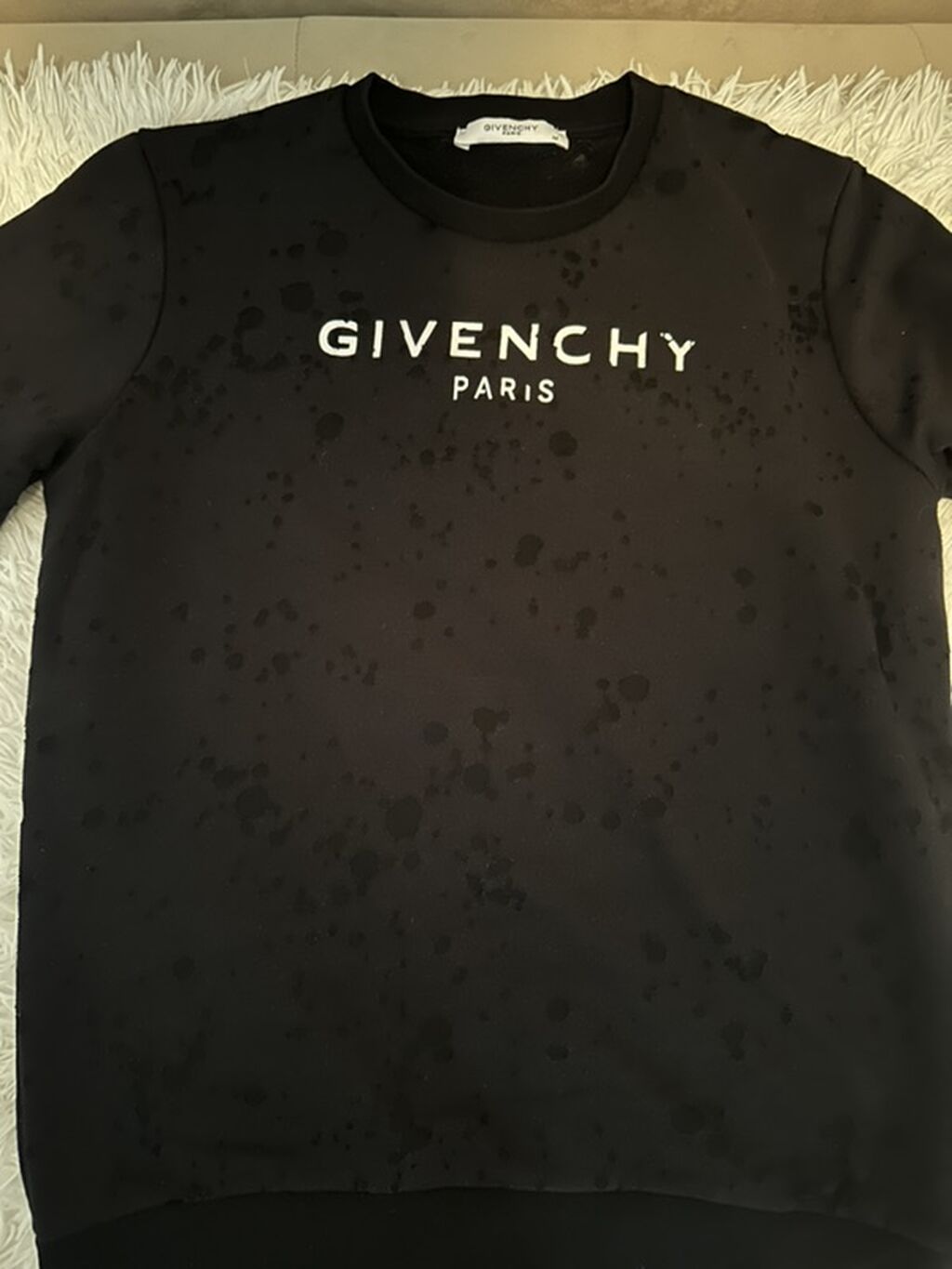 Duks, M, Givenchy, bоја - Crna