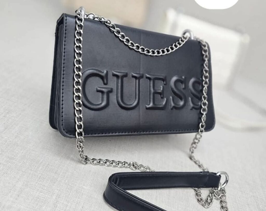 Guess torbice dostupne u 3 boje Cena 2700 din SN