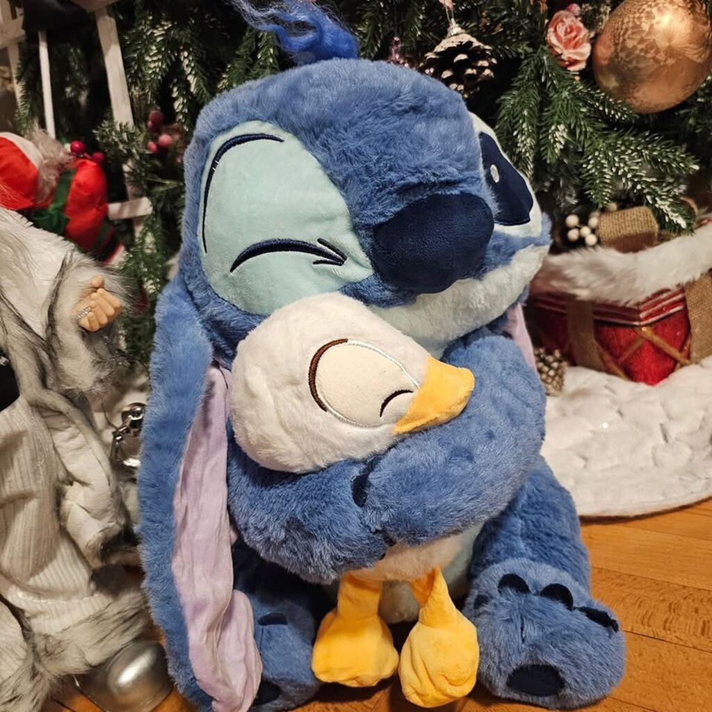 Velika plišana igračka Stitch koji grli pačića (Disney inspiracija)