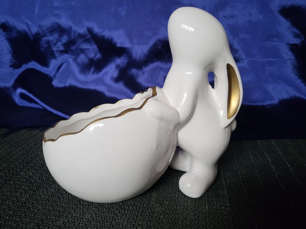 Figura nova Nemacka. Figura od glazirane keramike(poput porcelana)