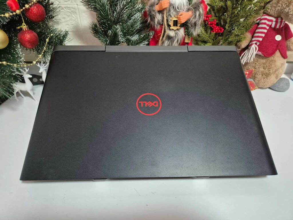 Intel Core i7, 15.6 "