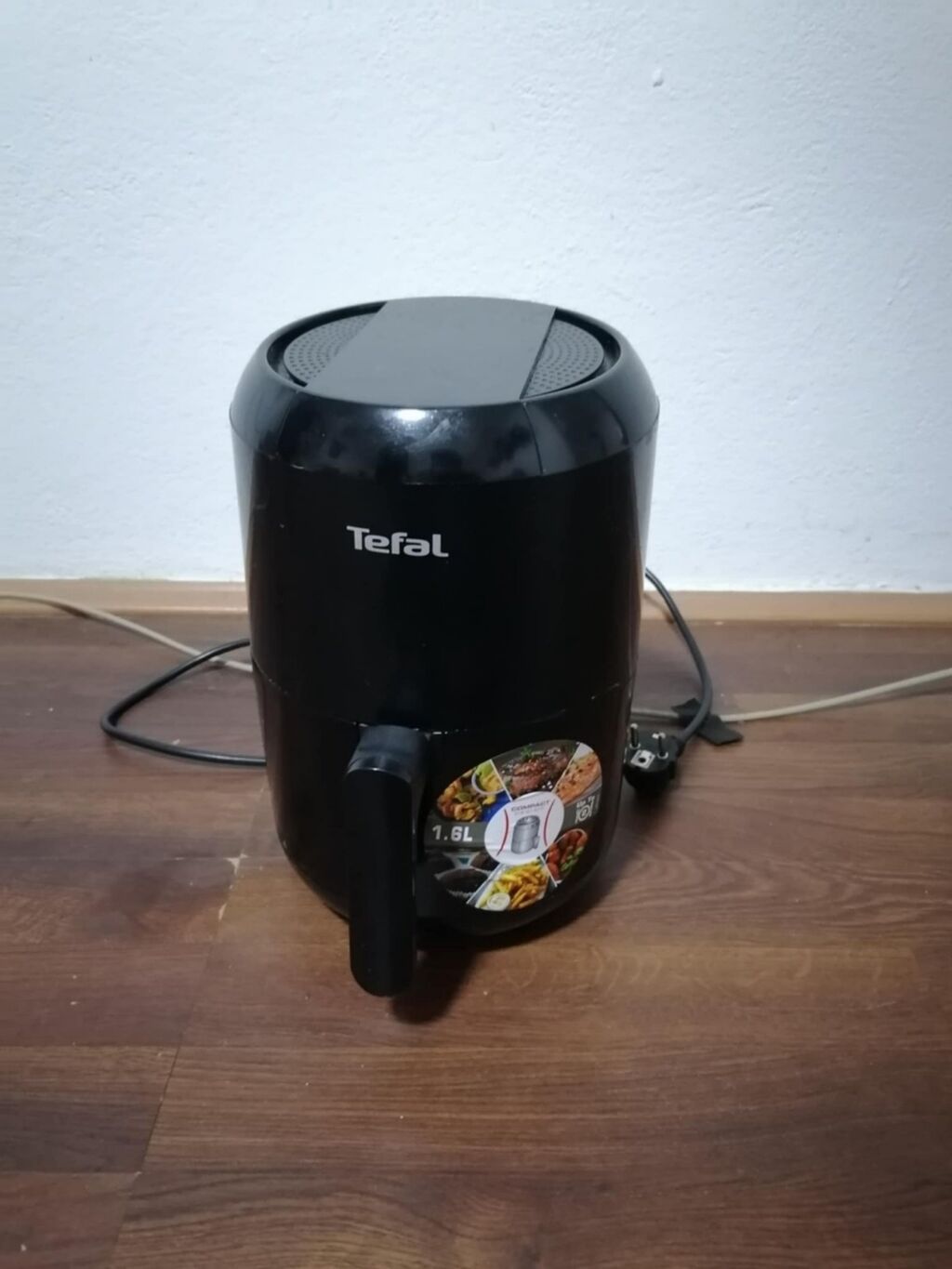 Tefal friteza na vruć vazduh (air fryer) – kompaktan model -