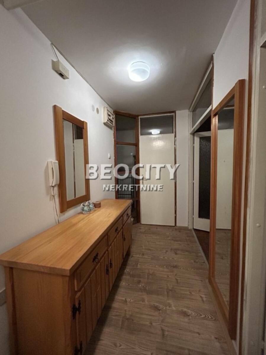 Novi Sad, Liman 3, Bulevar Cara Lazara, 2.0, 50m2, 300EUR
