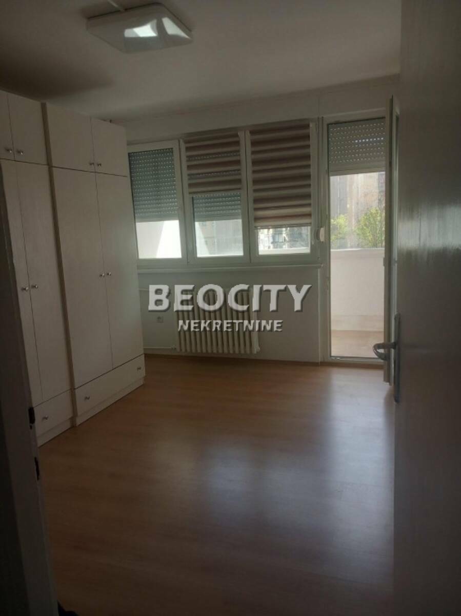 Novi Sad, Sajam, Bulevar kralja Petra , 3.0, 75m2, 600EUR
