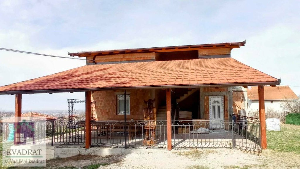 Poslovno - Stambena zgrada 231m2, 3, 50 ari placa, Barič, Obrenovac - 140 000