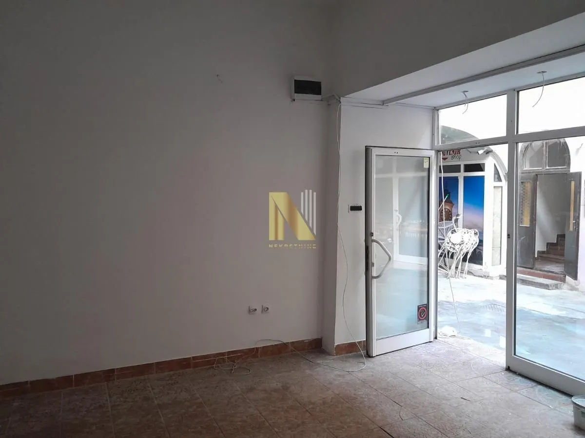 Izdavanje, poslovni prostor, 20m², Centar, Novi Sad