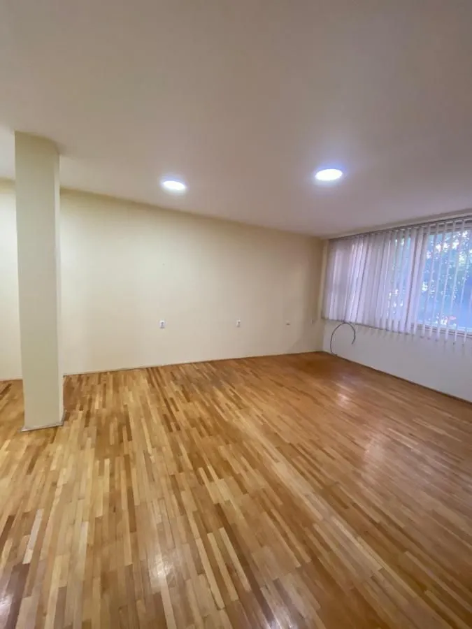 Izdavanje, poslovni prostor, 60m², Čukarica, Beograd