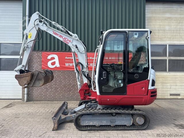 Mini bageri
Takeuchi Kraan TB230 - Gebruikt