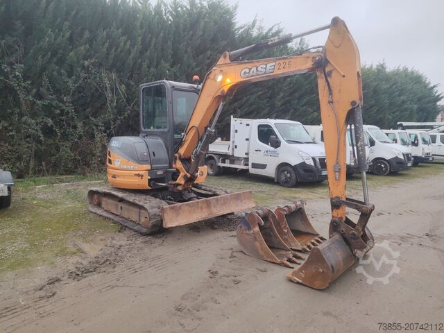 Mini bager < 7t
Case CX50B with 3 excavator buckets