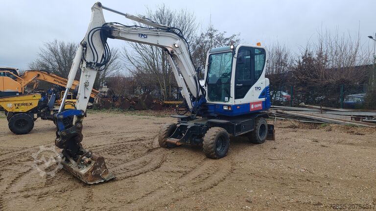 Mobilni bager
Hyundai R55W-9A with 3 excavator buckets