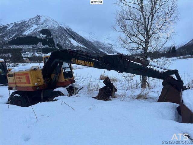 Bager na točkovima
Åkerman H7M wheeled excavator with bucket