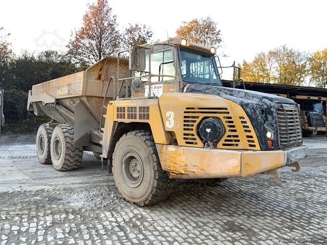 Zglobni kiper
Komatsu HM300-3