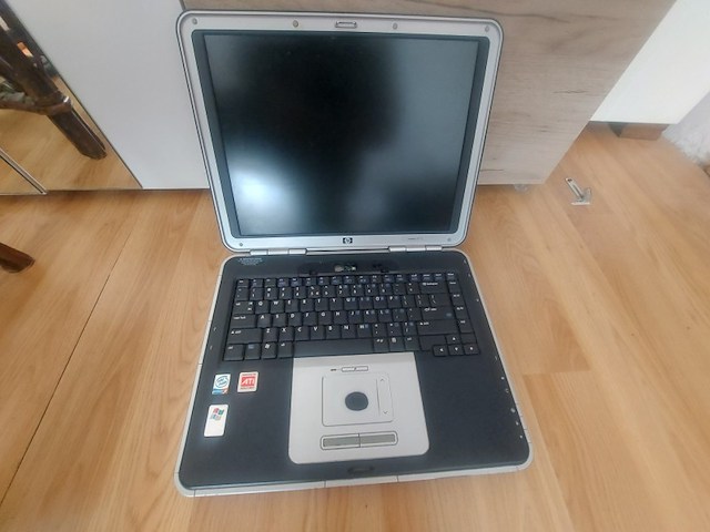 Retro laptop Compaq nx9110-neispravan