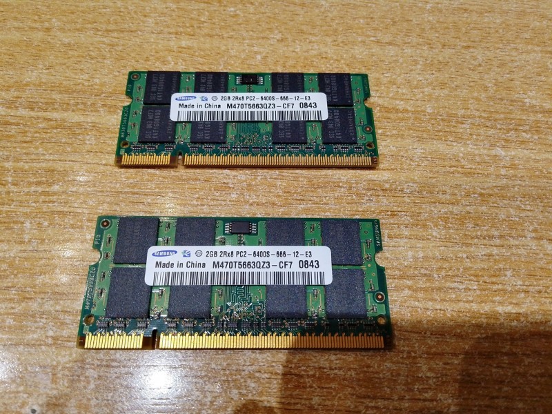 2 modula Samsung, po 2GB DDR2 na 800 MHz, za laptop