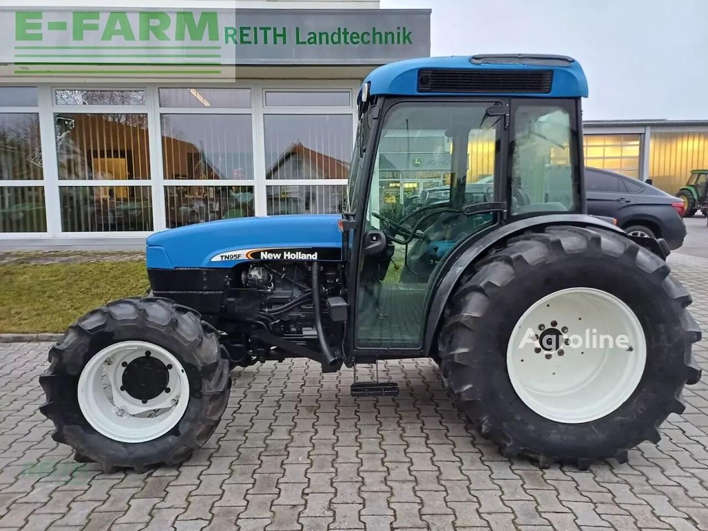 New Holland tn 95 f traktor točkaš