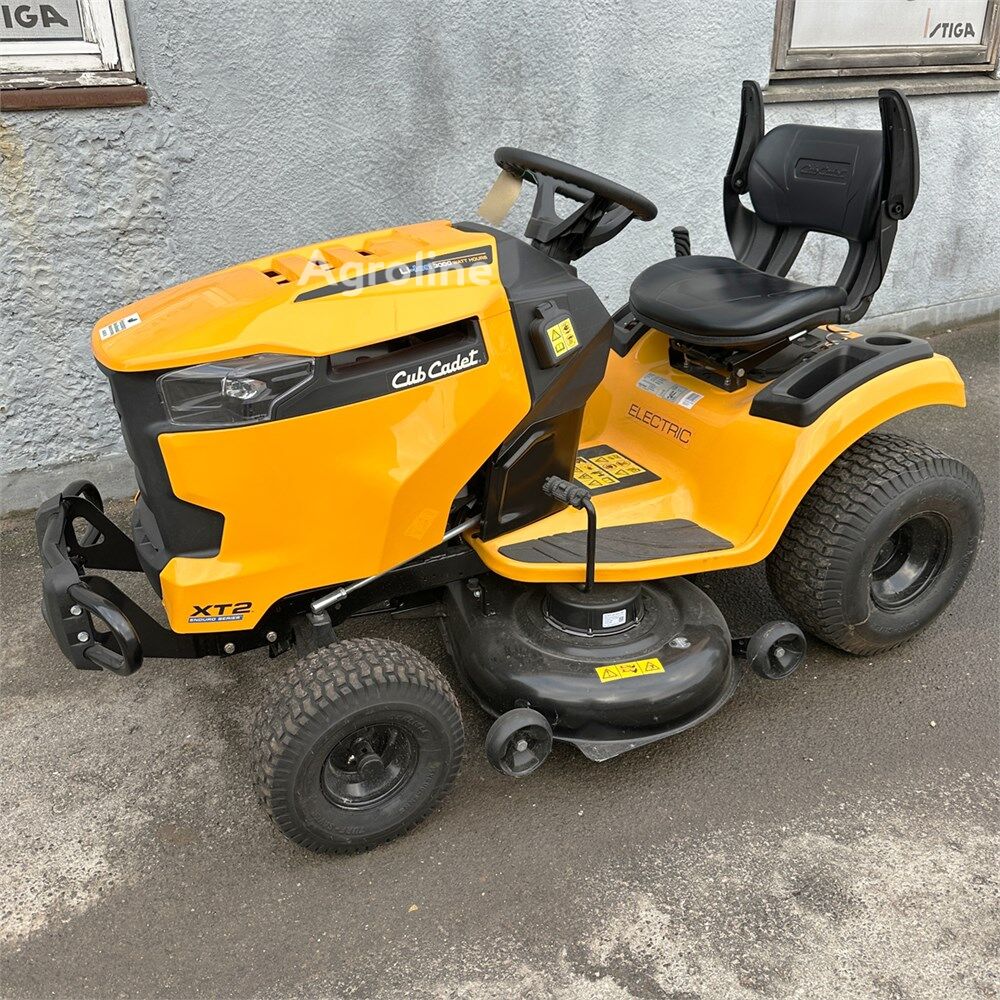 Prodaje se Cub Cadet XT2 ES107 traktor kosilica na aukciji
