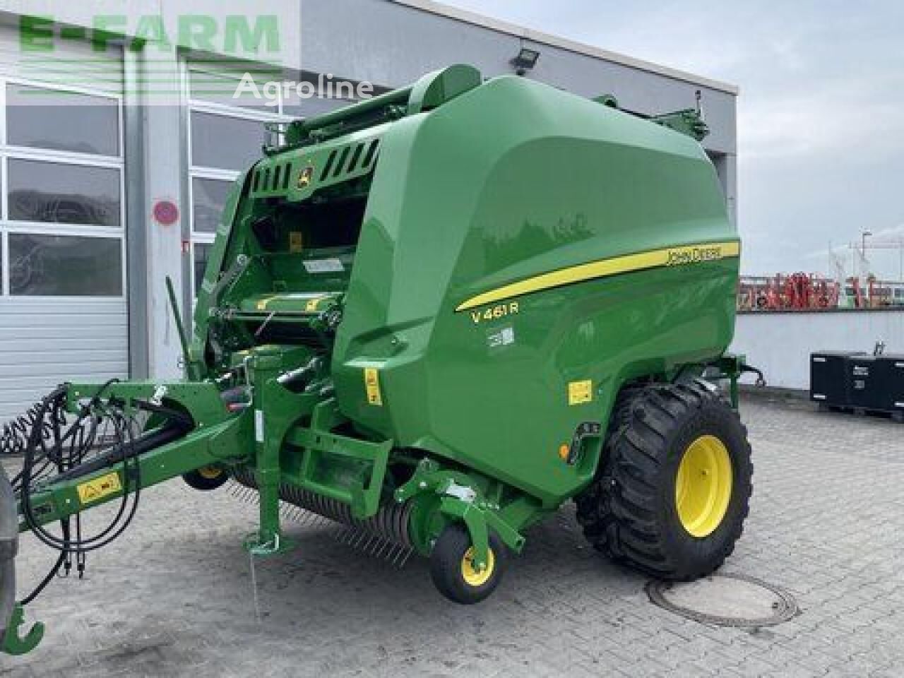 John Deere v461 r balirka za četvrtaste bale