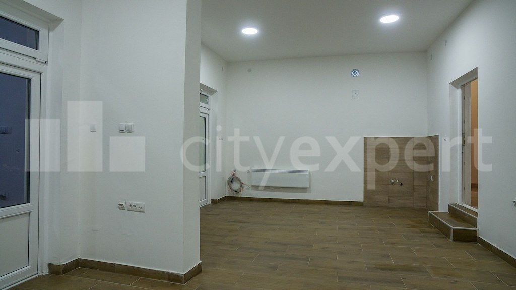 Poslovni prostor za izdavanje BEZ PROVIZIJE: Ostalo, 104m², Šarplaninska, Medijana - 550€