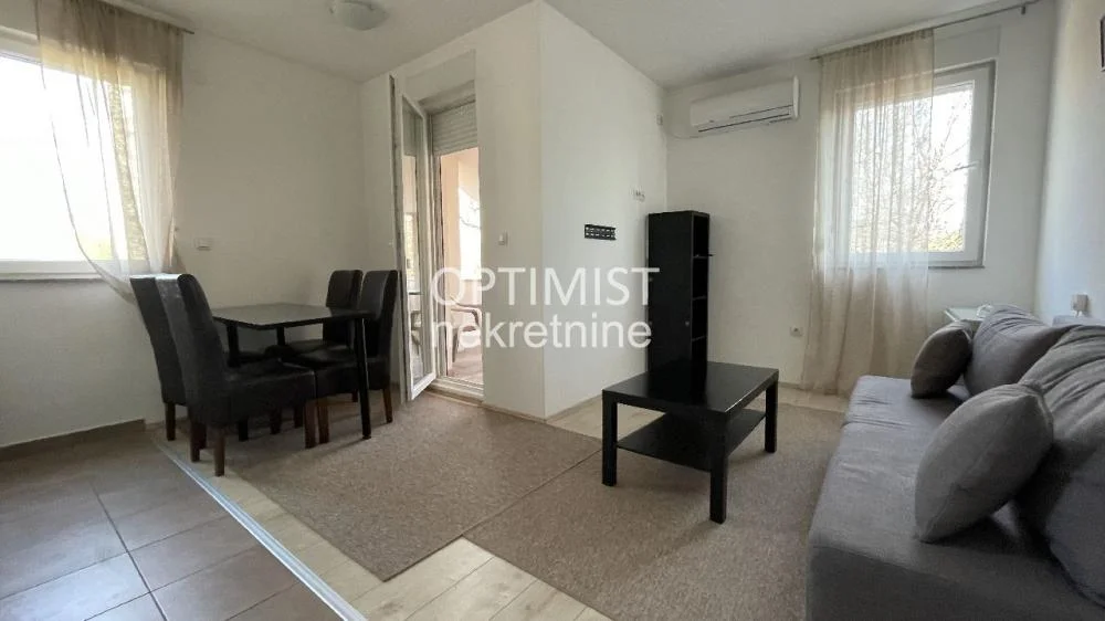 Zemun centar, 44m2 + privatno dvorište ID#3246 390 €