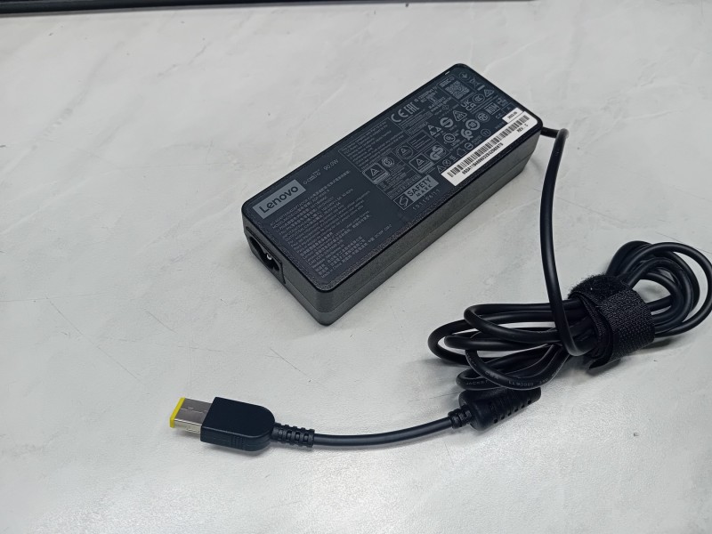 Lenovo Punjac Adapter 20V - 4,5A 90W četvrtasti konekto