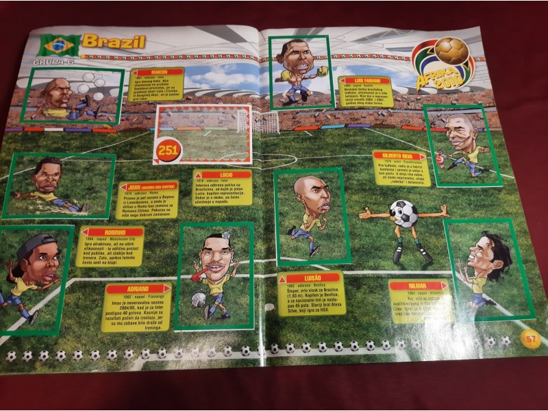 ALBUM AFRIKA 2010 OSIM JEDNE SLIČICE POPUNJEN !