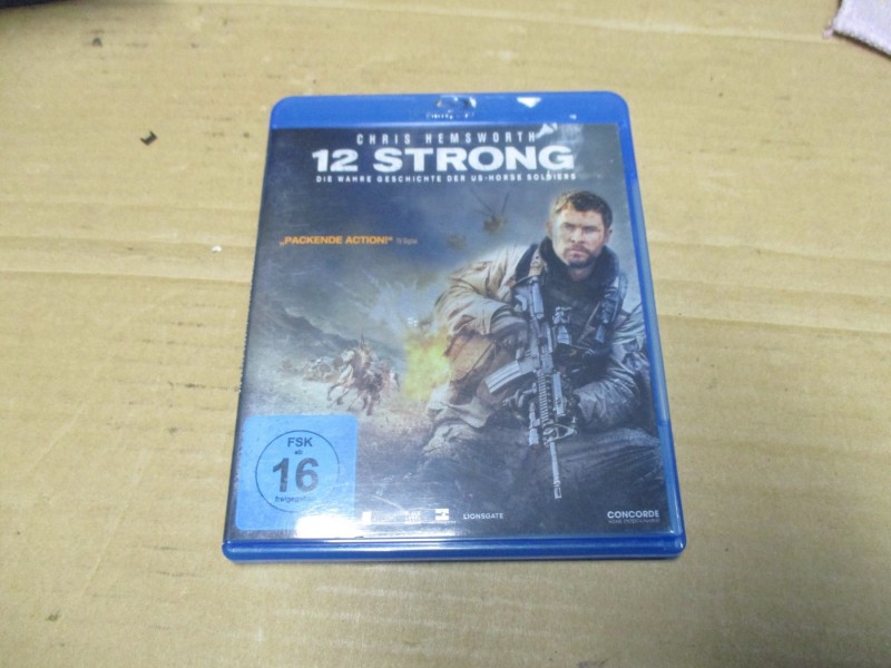 Blu-ray film -12 STRONG