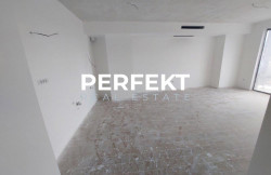 Centar 80m2, treći sprat, eg