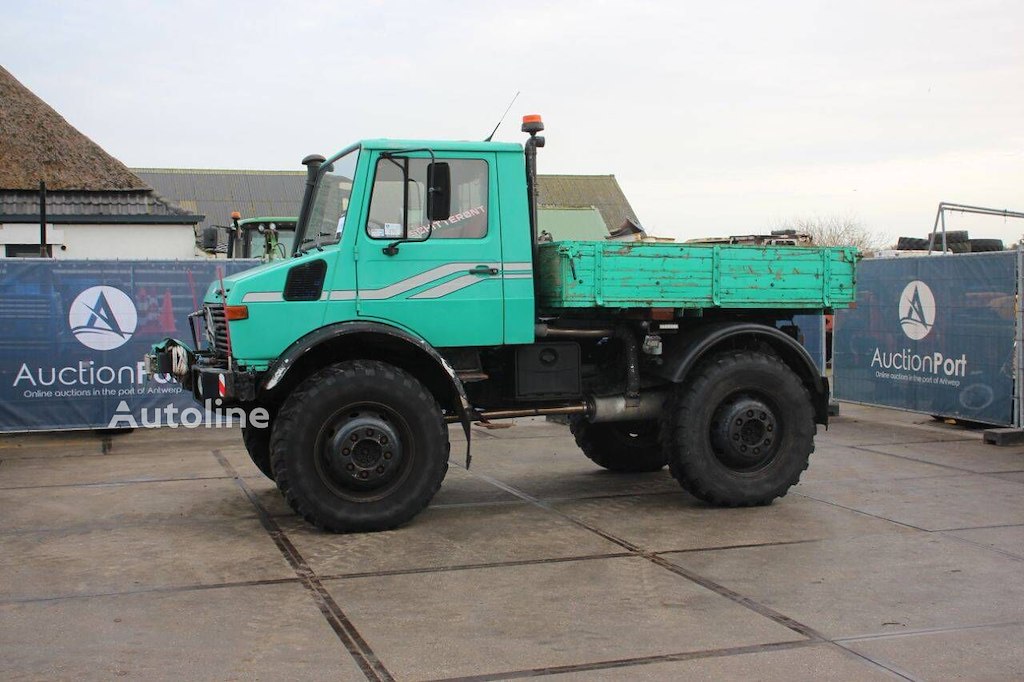 Prodaje se Mercedes-Benz Unimog 1300 kamion s ravnom platformom na aukciji