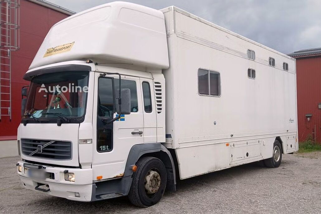 Volvo FL6 * 4 Horses *6 Beds *LIVE CABIN kamion za prevoz konja