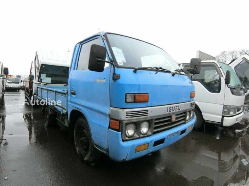 Isuzu ELF kamion s ravnom platformom < 3.5t