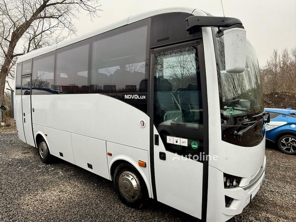 Isuzu NOVO LUX turistički autobus