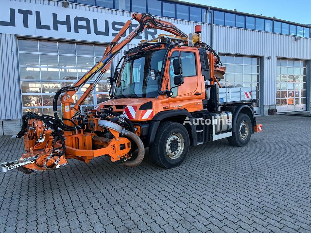 Mercedes-Benz Unimog U 427 mit Mulag Kombinationmähwerk MKM 700 univerzalna komunalna mašina