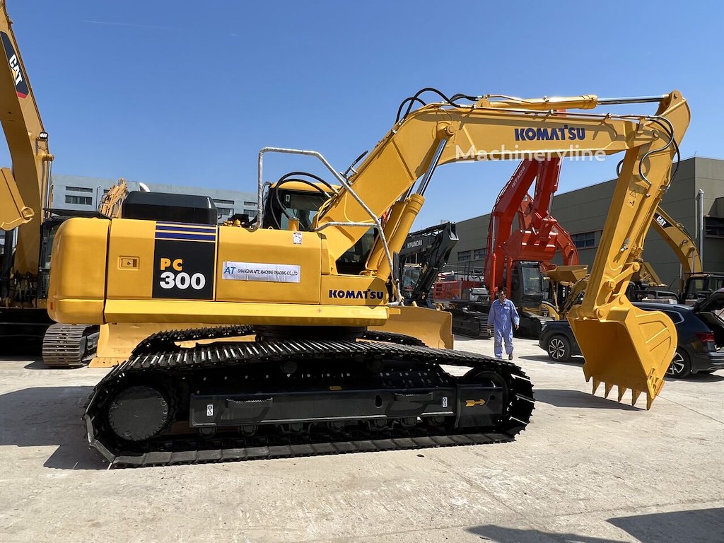 Komatsu PC300 bager guseničar