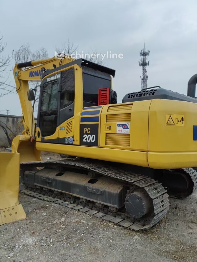 Komatsu PC200-8 bager guseničar