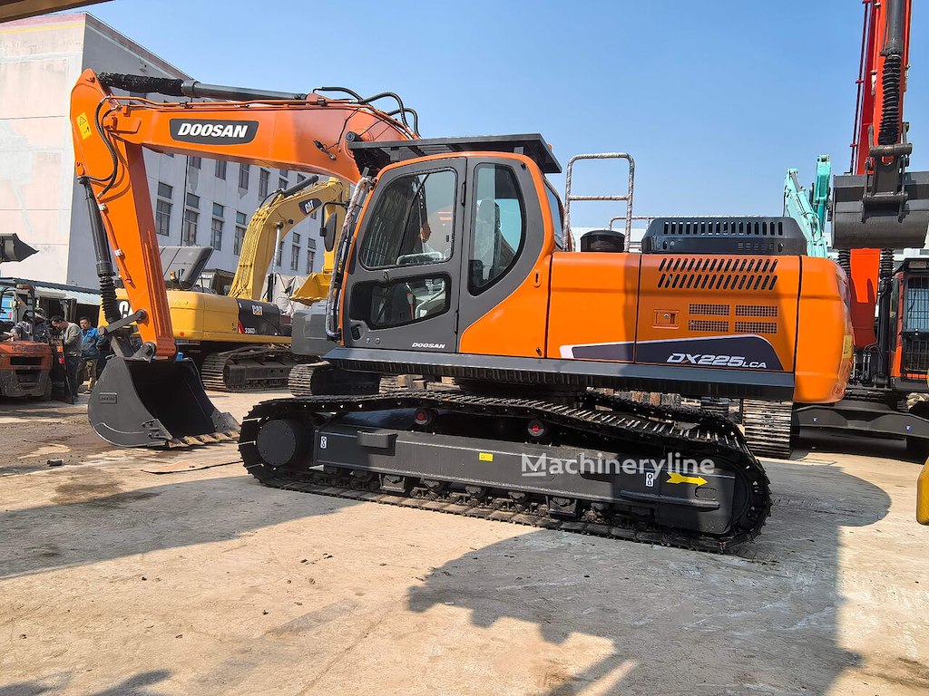 Doosan DX225LCA bager guseničar