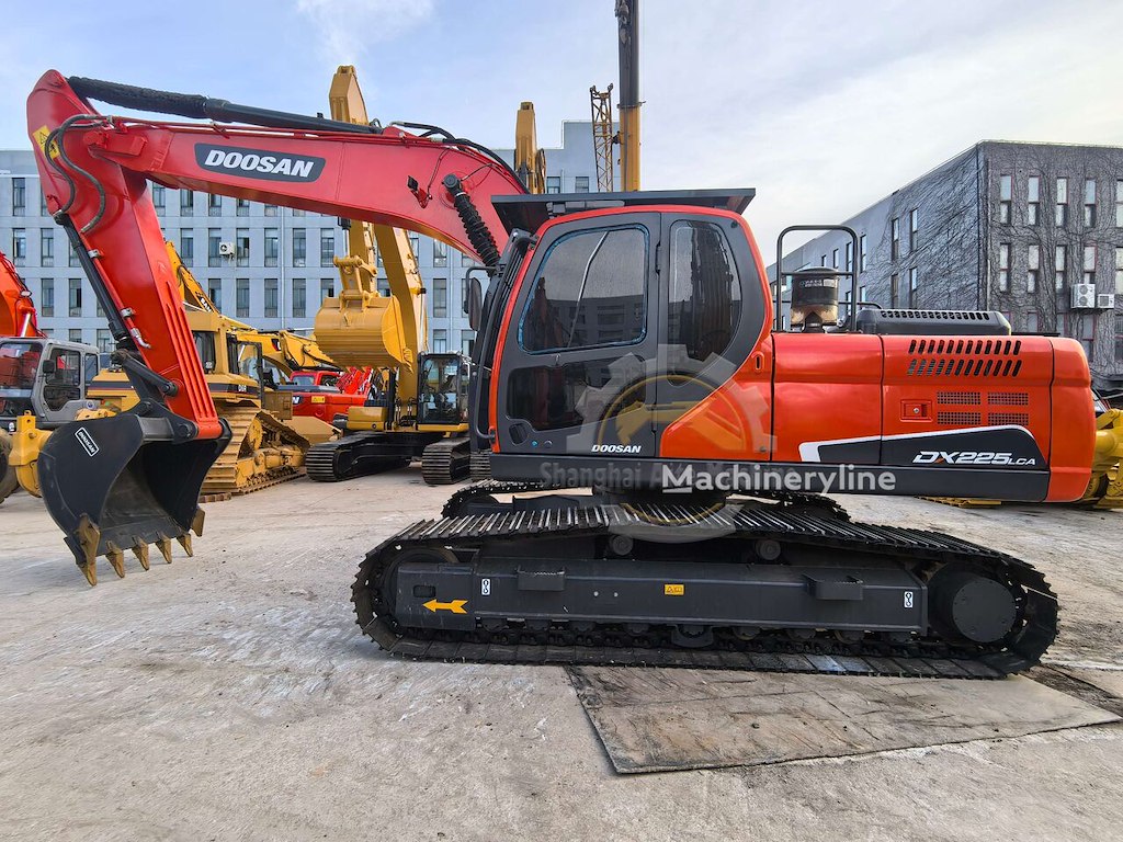 Doosan DX225LCA bager guseničar