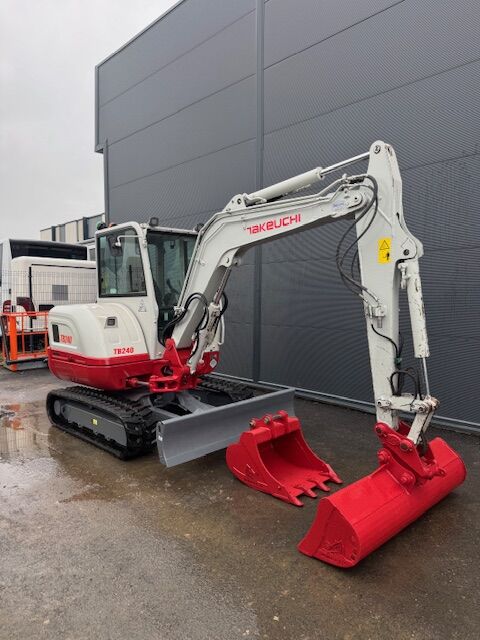 Takeuchi TB240 mini bager