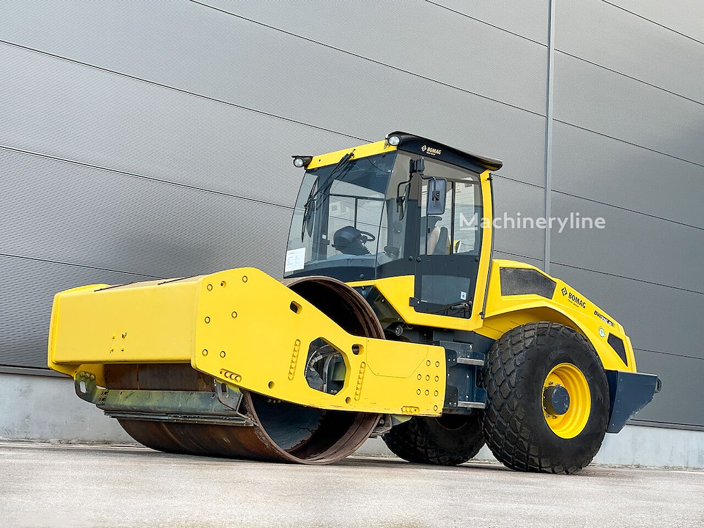BOMAG BW 216 D-5 kompaktor s jednim valjkom