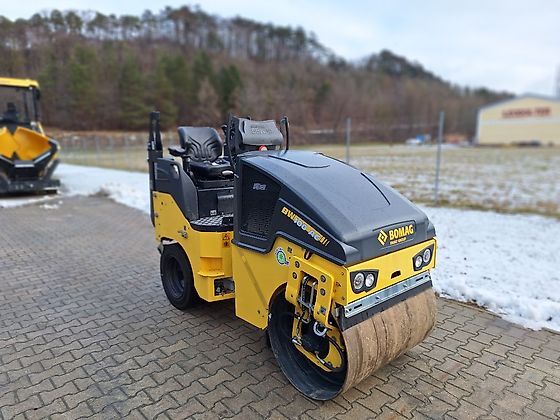 Novi BOMAG BW 100 AC-5 kombinovani valjak