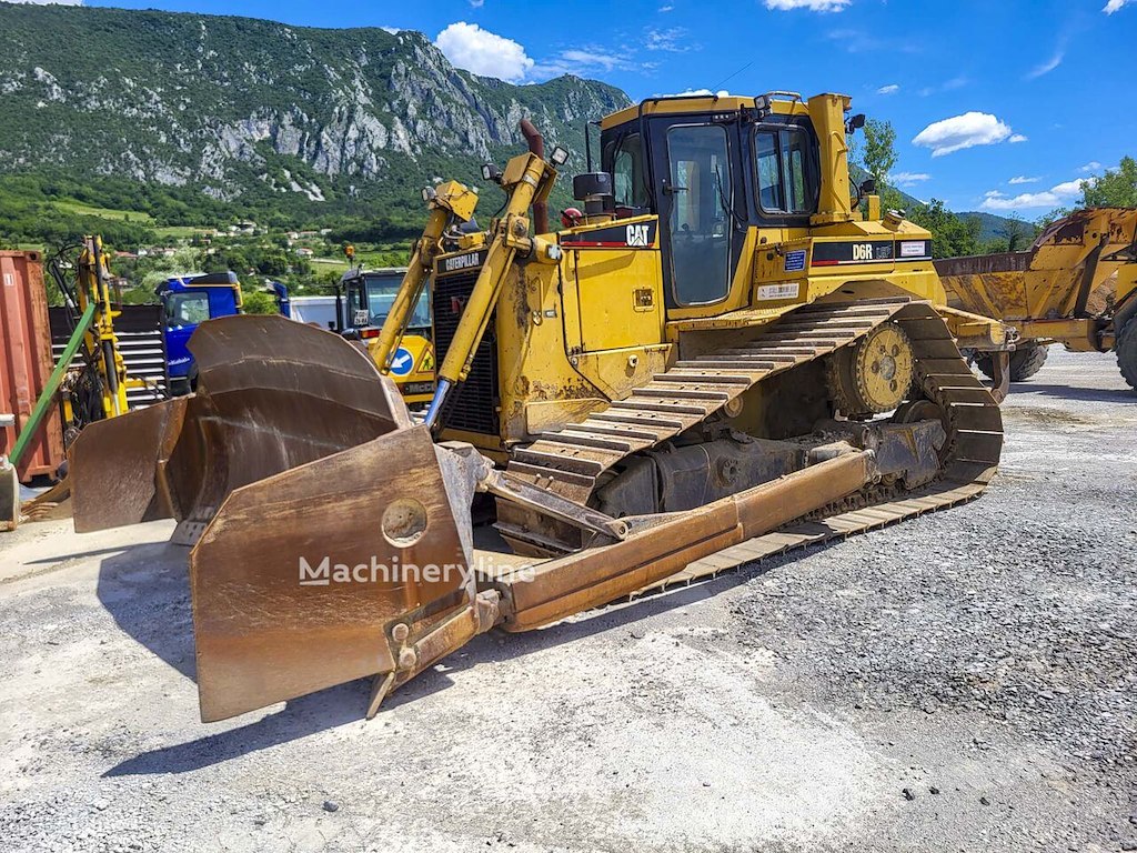 Caterpillar D6R buldožer