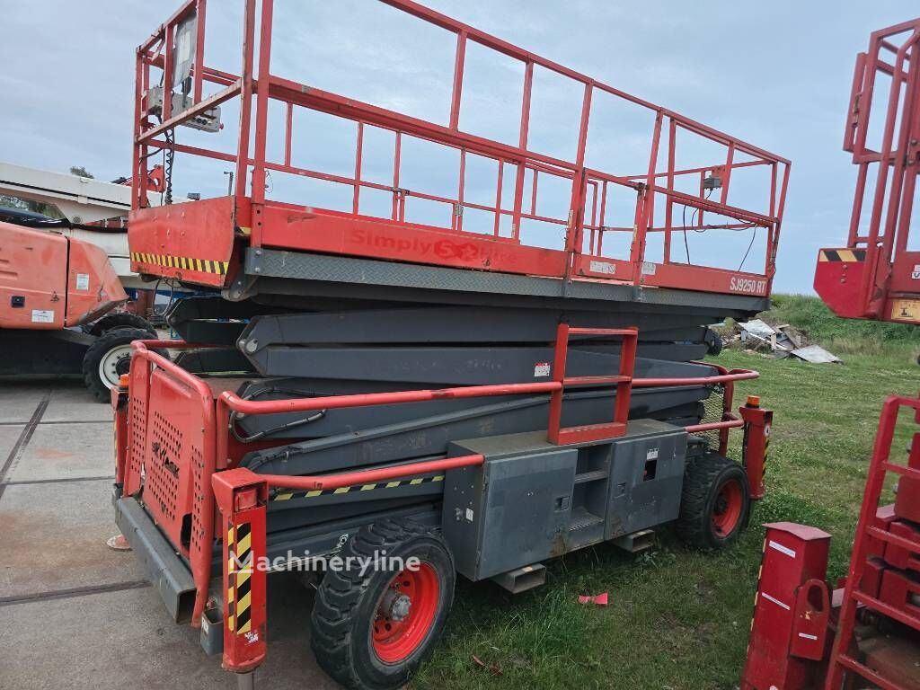Skyjack SJ9250 RT 4x4 diesel scissorlift schaarhoogwerker makazasta platforma