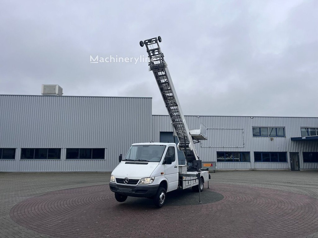 Mercedes-Benz Sprinter kamion sa merdevinama