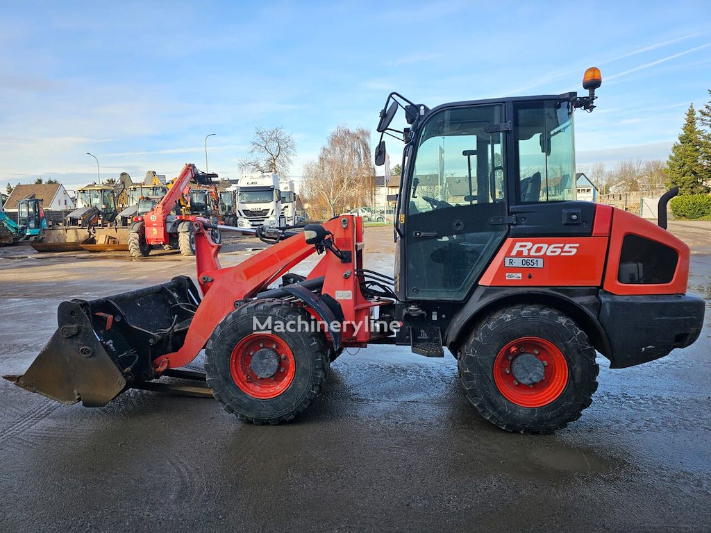 Kubota R065 prednji utovarivač