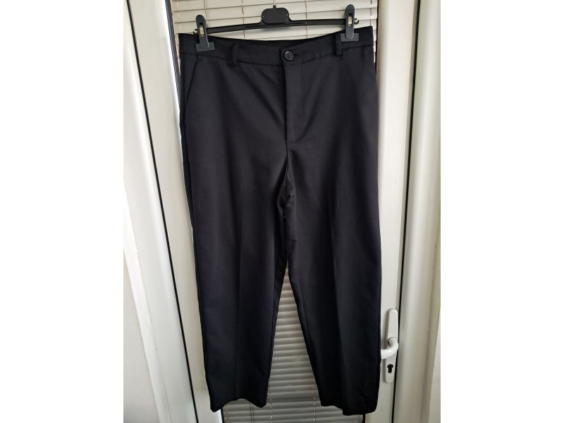 WAIKIKI crne pantalone na ivicu vel 42