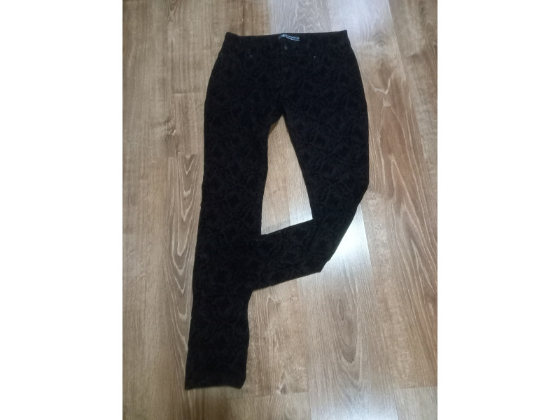 SAVRSENE SUPERSKINNY PLISANE PANTALONE VEL 38