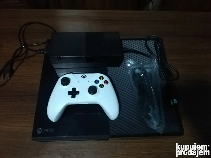 Xbox One, 500GB (100% health) sa ispravljacem
