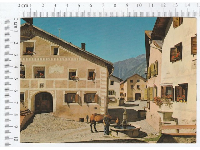 Dorfplatz in Guarda, Engadin, Švajcarska