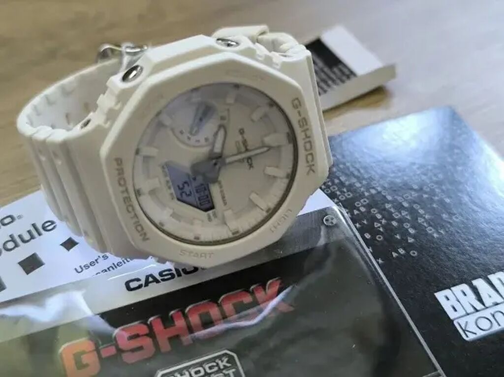 ORIGINAL Casio G-Shock - GA-2100-7A7ER - 45mm - Beli - NOVO Novo