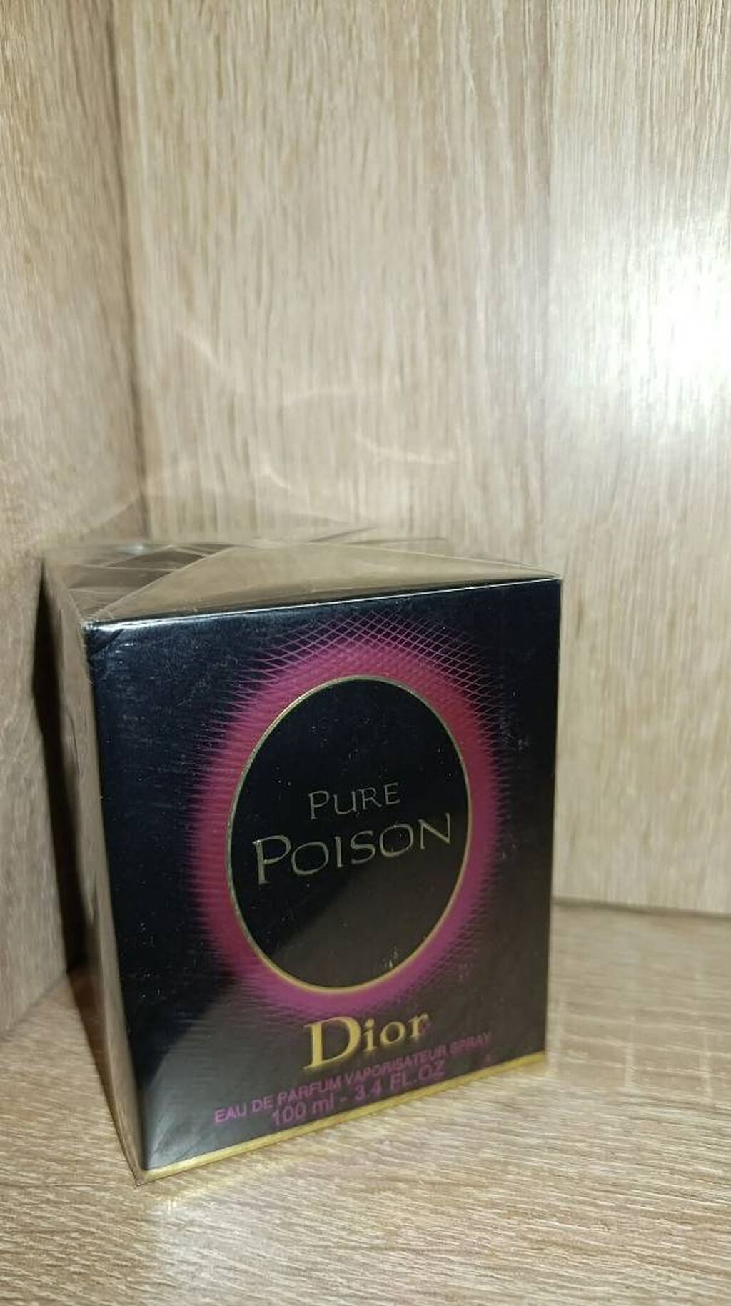 Parfem na slici je Dior Pure Poison Eau de Parfum od 100 ml. To je